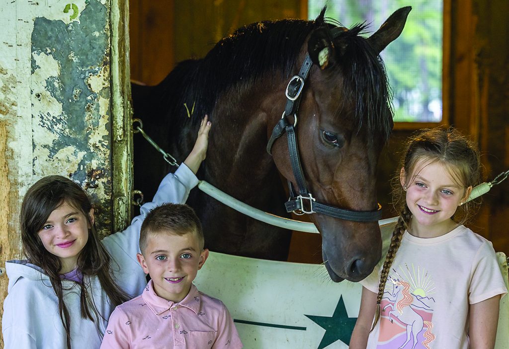 Fasig-Tipton Stable Tour with Horacio De Paz - This is Horse Racing